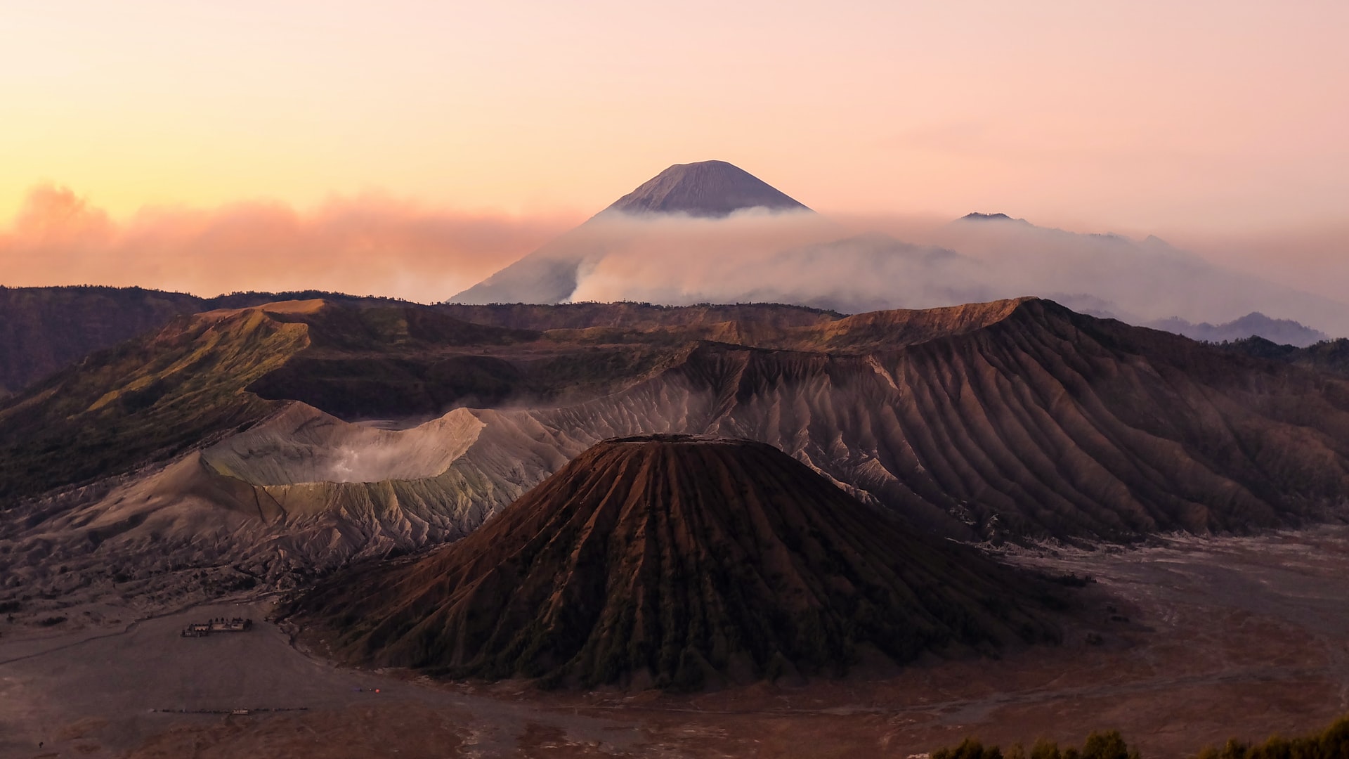 Countries with active volcanoes | movecrunch.com